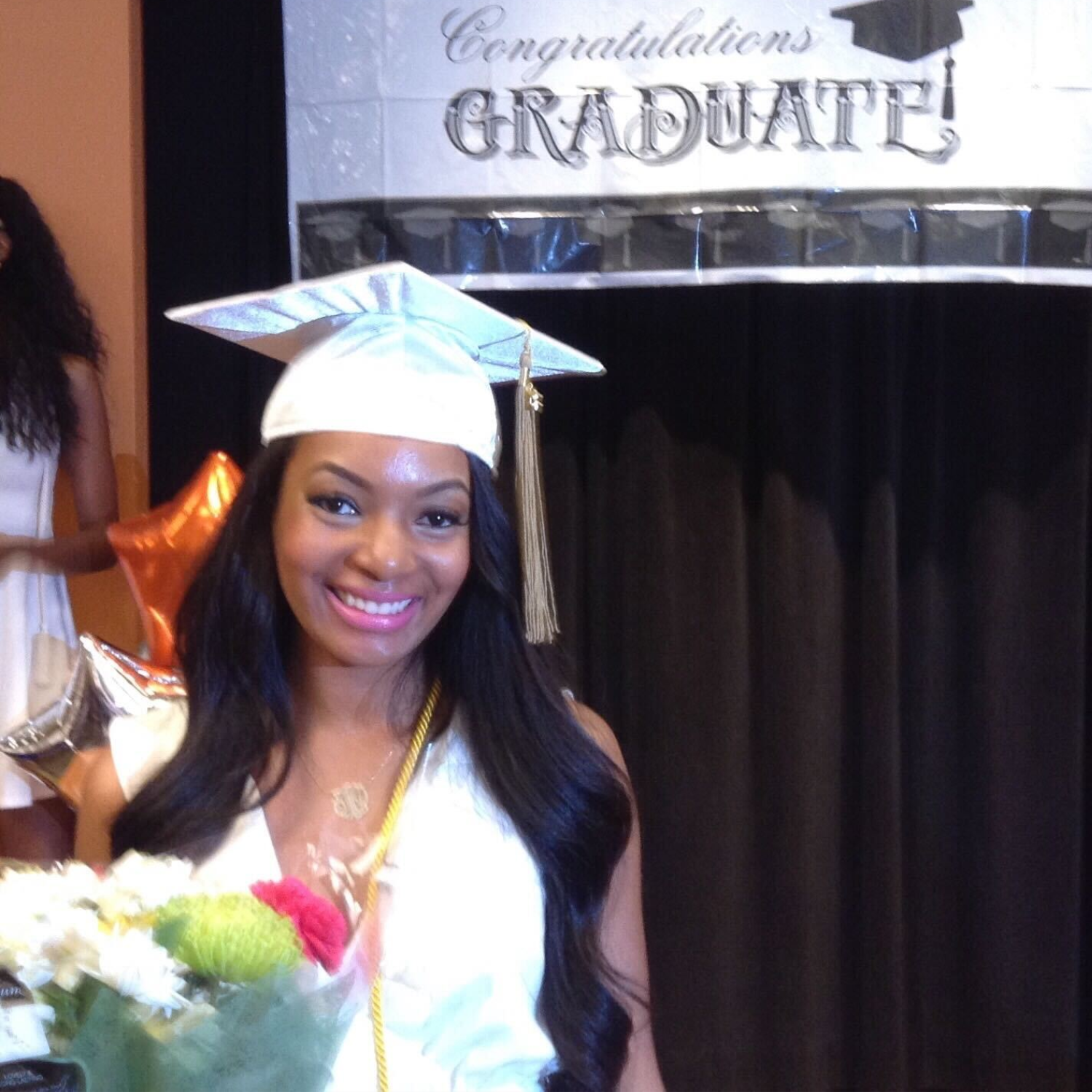 Graduate in Style: Why Glueless Wigs Are a Game-Changer for Your Big Day